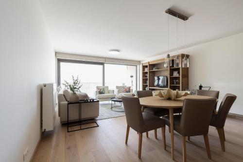 Spacious Sea View Apartment With Pool - Ostende