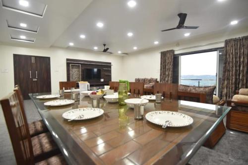 From $12 - Eko Stay- Sapphire Villa With Private Pool, Panchgani