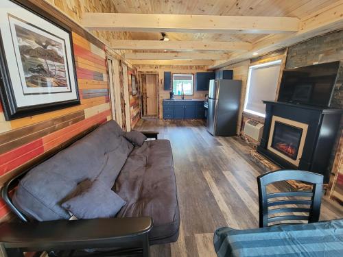 Stoneburg Cove Cottages - Prince Edward County