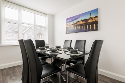 Lima Apartments Ltd-4 Beds-large Property -Long Stay Deal-business-parking - Boscombe