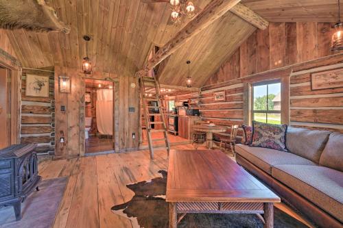 Montana Retreat: Original Hamilton Log Cabin! - Corvallis, MT