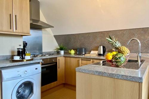 Stunning Apartment - 5 Minute Walk To The Best Beach! - Great Location - Parking - Fast Wifi - Smart - Bournemouth