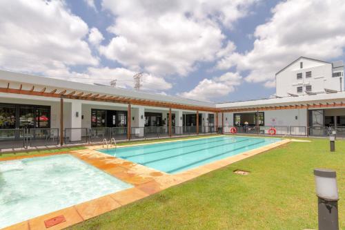 Villa Valentino: Cozy Greenstone Escape - Edenvale