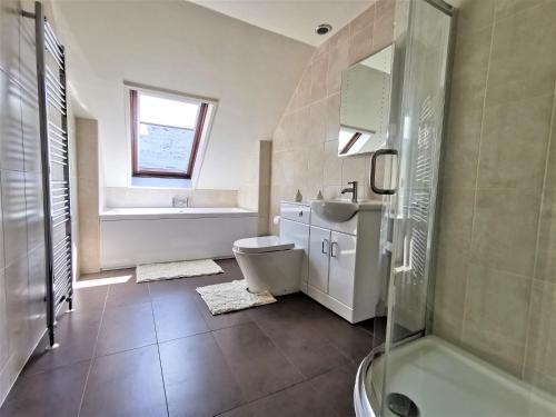 Wellstone Cottages - Honey Coach House With Private Hot Tub - Pembrokeshire
