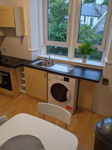 Glenclova - No 5 Bellyeoman, Bright Two Bedroom Apartment - Dunfermline