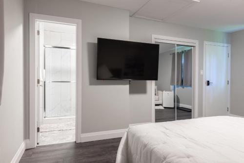Entire Bachelor Unit En-suite Uptown Waterloo - E5 - Kitchener, ON, Canada