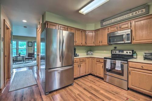 Lake Placid Gem W/ Patio & Views < 1 Mi To Beach! - Lake Placid, NY
