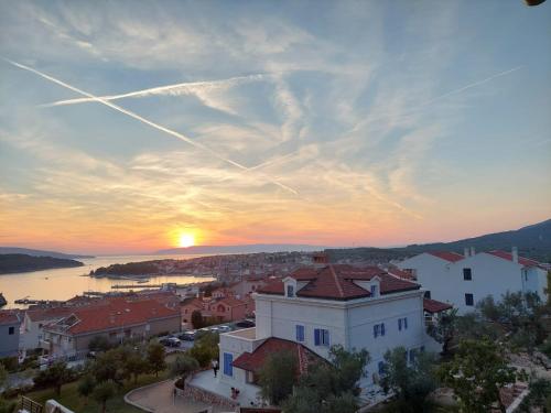 Luxury Landing - Cres