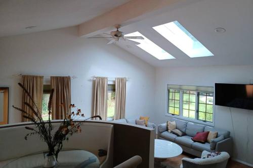 Cozy 4br 3ba Home- Train To Nyc, Usopen, Citifield Mets, Msg, Walk To Harbor & Golf - Port Washington, NY