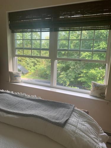 From $81 - New Quiet Cape Cod On Rural Lake Setting, Rhinebeck, NY