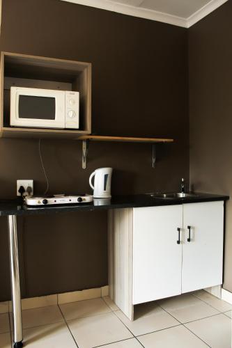 Dumelang Executive Lodge- Cottages In Sandton - Sandton