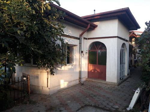 Tobyta Nu Primesc Santieristi Si Petrecareti - Bucharest