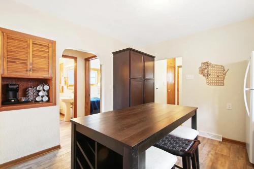 Milwaukee Bungalow - Milwaukee, WI