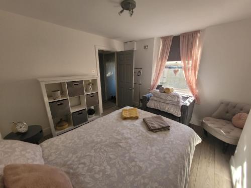 One Double Bed- Two Sofa Beds Private Garden - Broadstairs