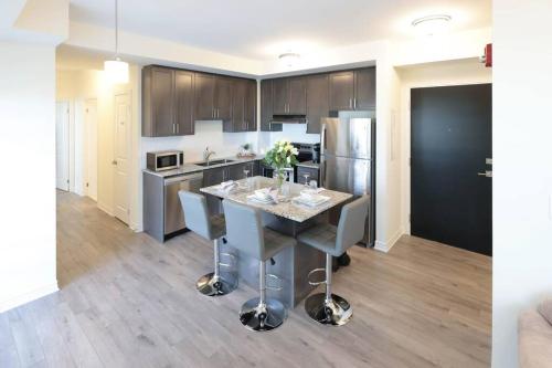 Luxurious Condo Apartment 1br-1ba-1office Free Parking - Brampton