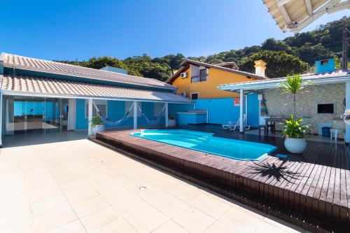 Casa Com Piscina Em Morrinhos - Rua Hortencia - Bombinhas