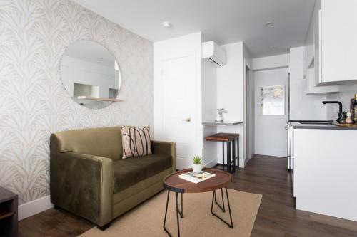 Golden Oasis Studio With Yard View And Full Bath By Den Stays - Laval