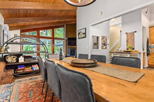 Beaverton Highlands Retreat - Portland, OR