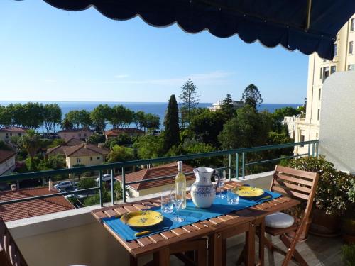 Neptune 5, Top Floor, Sea View - Menton