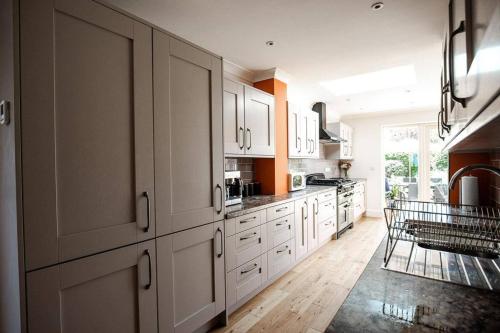 North Beach House - 3 Bedroom Fully Equipped Spacious House Perfect For Family Getaways In Bridlingt - Bridlington