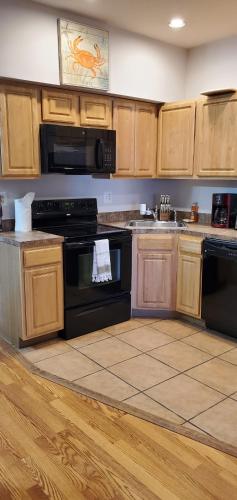 Relaxing 3 Br With Free Parking At The Sequoia - Rockville, MD