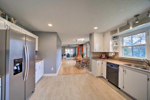 Home W/ Yard: 8 Mi To French Broad River Park - Asheville, NC