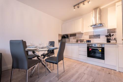 Best Price - Superb Southampton City Apartments, Single Beds Or King Size & Sofabed - Amazing Locati - 사우샘프턴