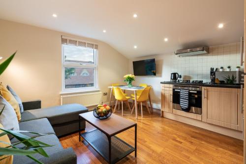 1bd Apt For 2-4. New Flooring & Furnishings - Enfield