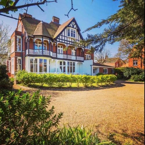 Regal Retreat Modern 2 Bed Apartment 400m From Sea - Cromer