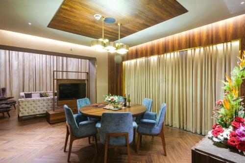 10 Top Hotels in Indore | Places to Stay w/ 24/7 Friendly Customer Service