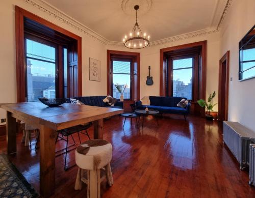 Luxury 2 Bedroom City Centre Apartment With Panoramic Views And High Ceilings - Aberdeen