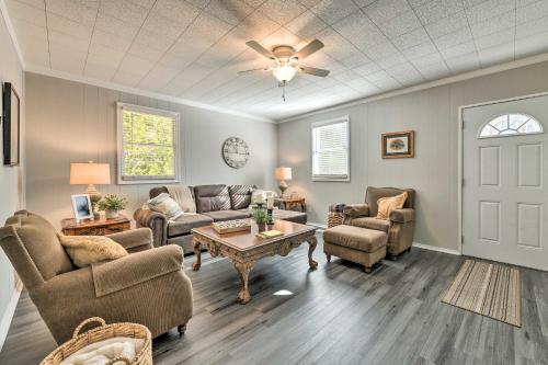 Charming Yadkin Valley Cottage W/ Deck & Yard - Divine Llama Vineyards, East Bend