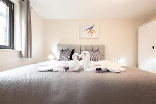 Best Price! - Huge 3 Bed 2 Bath City Centre Top Floor Apartment, Up To 10 Guests - Free Secure Parki - Hampshire