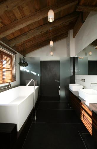 Artsy Luxurious Ski-in-out-chalet - Verbier