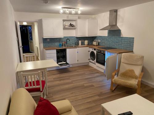 Adorable One-bedroom Flat With Patio Garden. - Sussex