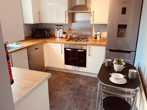 Comfy House With Parking For Multiple Vehicles - Cardiff