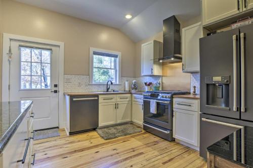 Renovated Carrboro House With Deck & Fire Pit! - Chapel Hill, NC