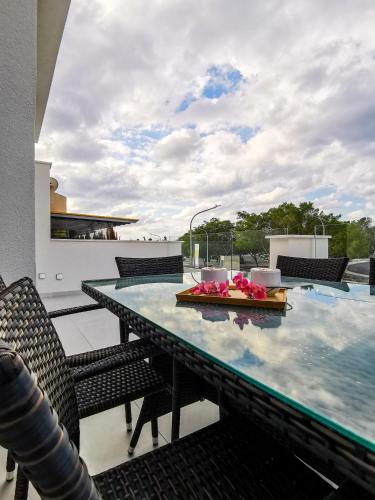 Phaedrus Living - Seaside Deluxe Flat Harbour 107 - Paphos