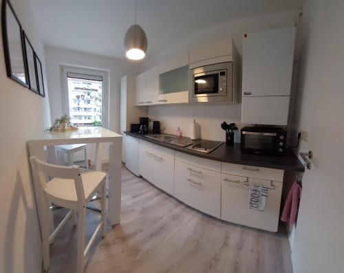 Helles Modern Eingerichtetes Apartment - Halle