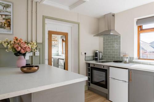 Seaview 1 Bed Open Condo - Free Parking - Brighton Marina