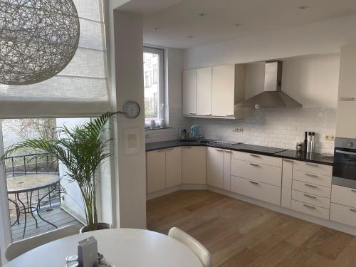 Apartment In Trendy Chatelain Center Brussels Area Little Garden Internet Wifi - Ixelles