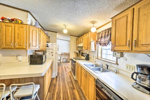 Rustic Family Home + Acreage ~ 20 Mi Hocking Hills - Hocking County, OH