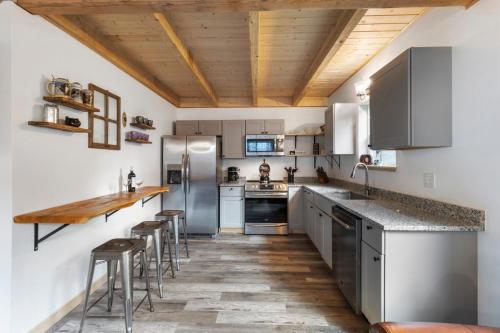Kelton's Cabin - Ashford, WA