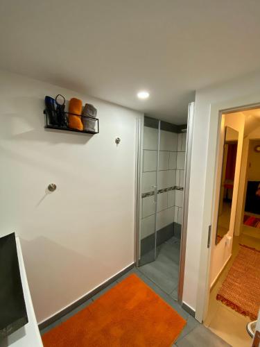 Gemutliche Moblierte Souterrain Wohnung - Hannover