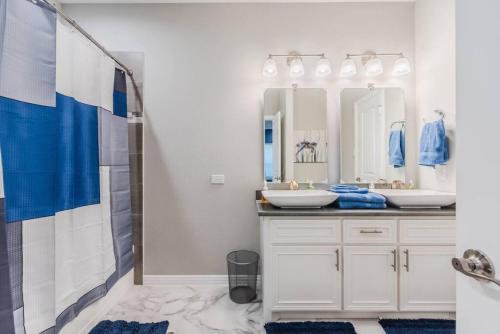 Modern 4 Br Near Downtown, Zoo - Dallas, TX