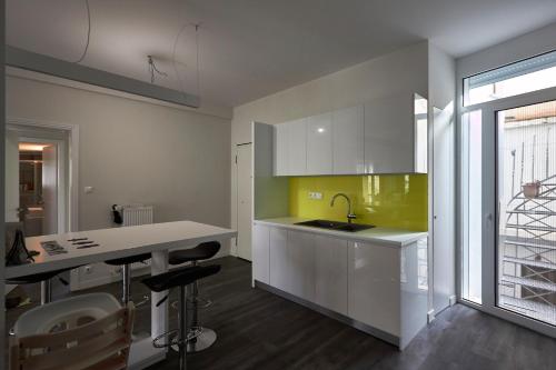 Fully Renovated, Family-friendly Apartment, Next To A Huge Green Park, In Athens Center - Atenas