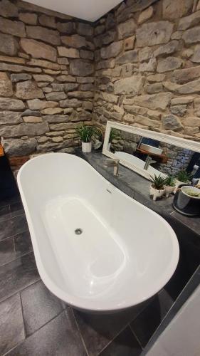 Super Lake District Cottage In Heart Of Kendal 3 Double Beds - Kendal