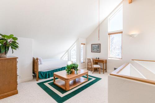 Year-round Base W/ Balcony & Mtn Views In Driggs! - Lake Solitude, WY