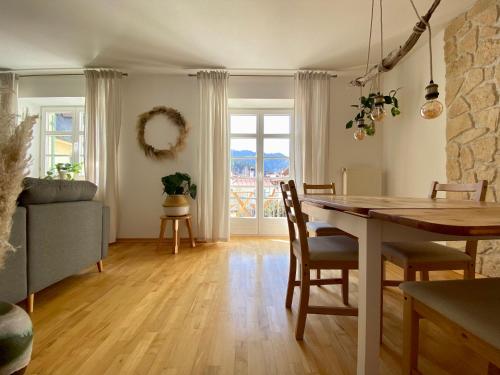 Best Butler Boho Boutique City Apartment Netflix - Schwangau