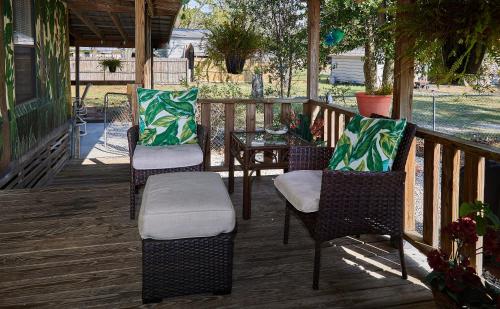 Pleasant Days Lodging Tropical Master Suite - Homosassa Springs, FL